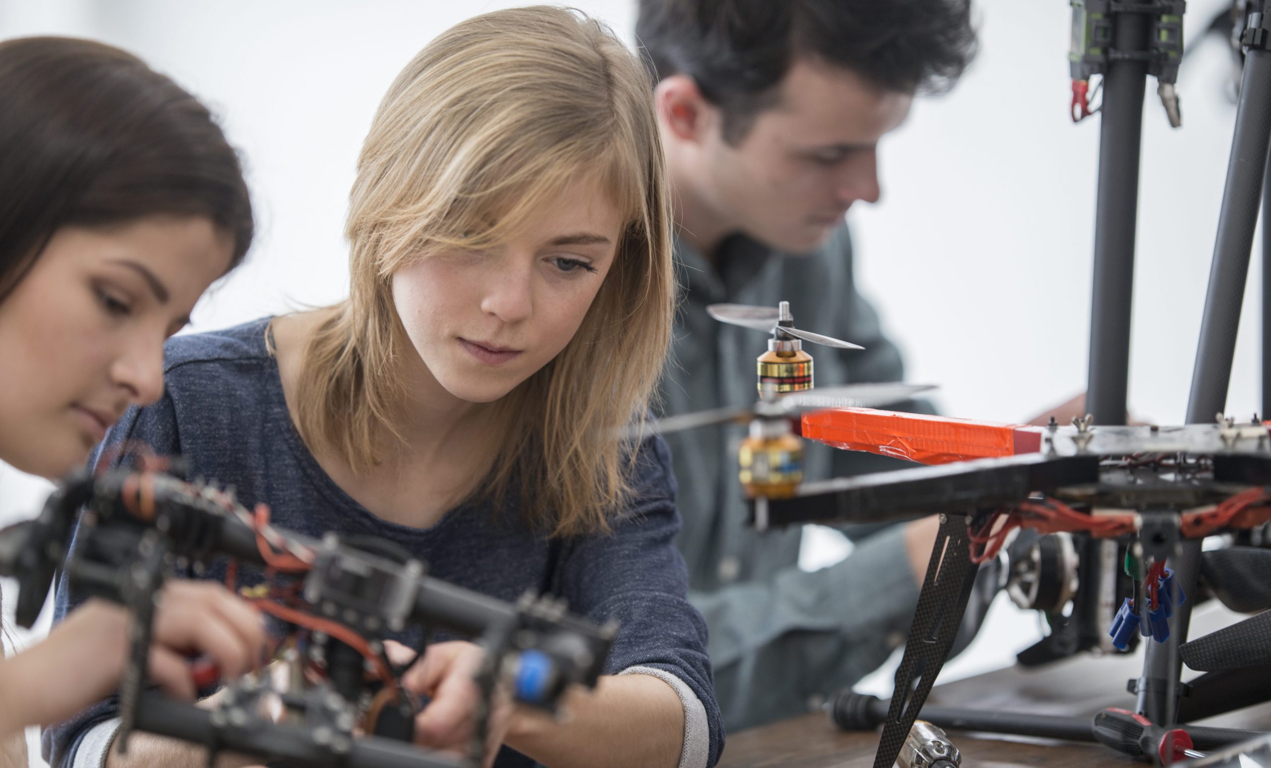 Engaging young pupils to test manufacturing (Embryo) - EIT Manufacturing